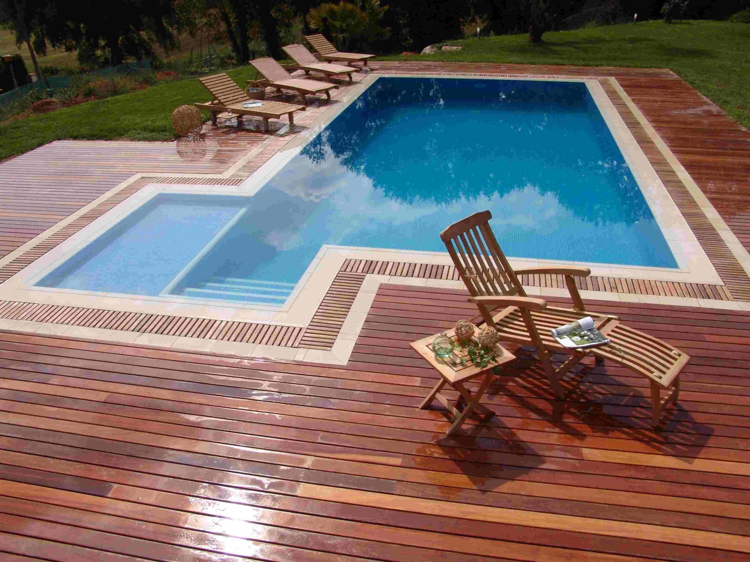 Piscina com deck: [ O que é importante saber e 65 ideias de tirar o ...